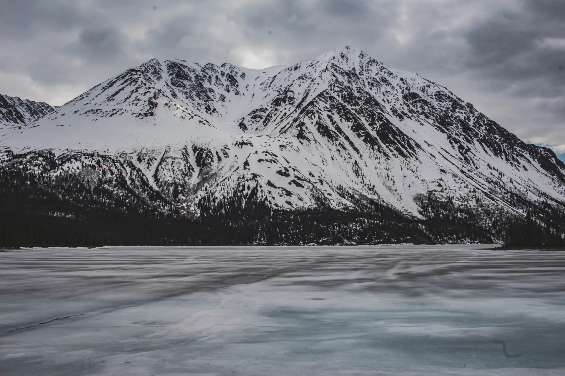 Kluane Park Inn - Hotel, Restaurant & RV Park | Haines Junction, Yukon